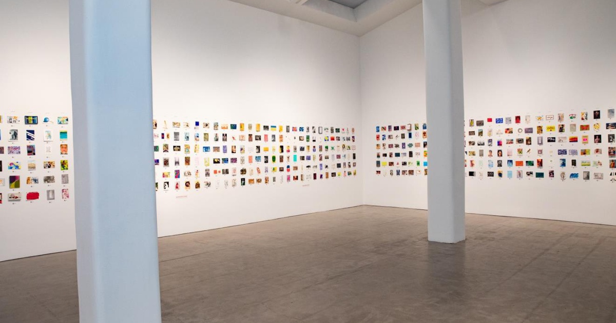 VISUAL AIDS PRESENTS THE 27TH ANNUAL POSTCARDS FROM THE EDGE BENEFIT AT ...